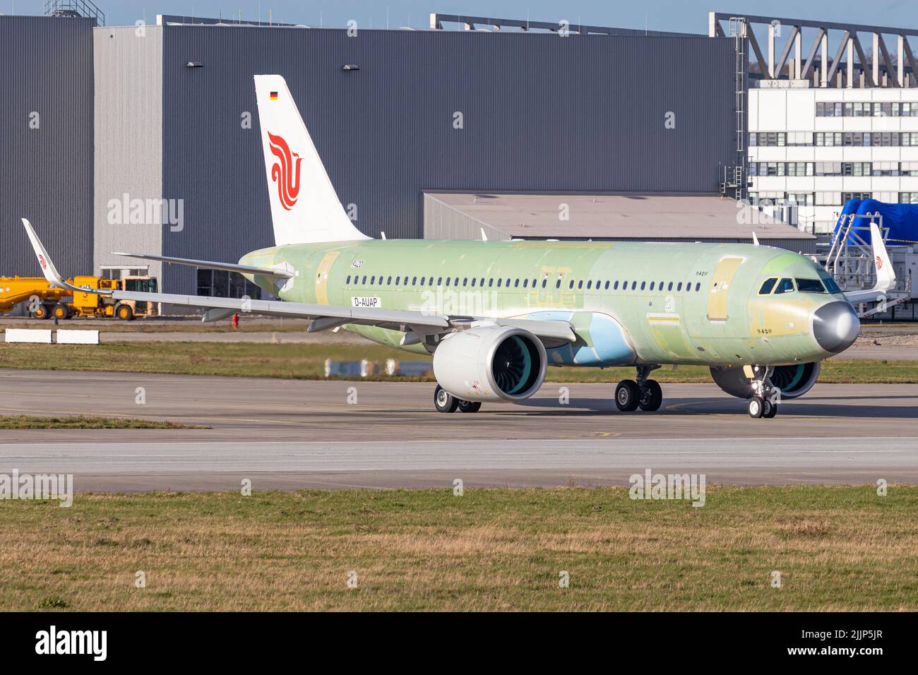 Air China Airbus A320-271N (D-AUAP, 9420) taxiing to the runway at ...