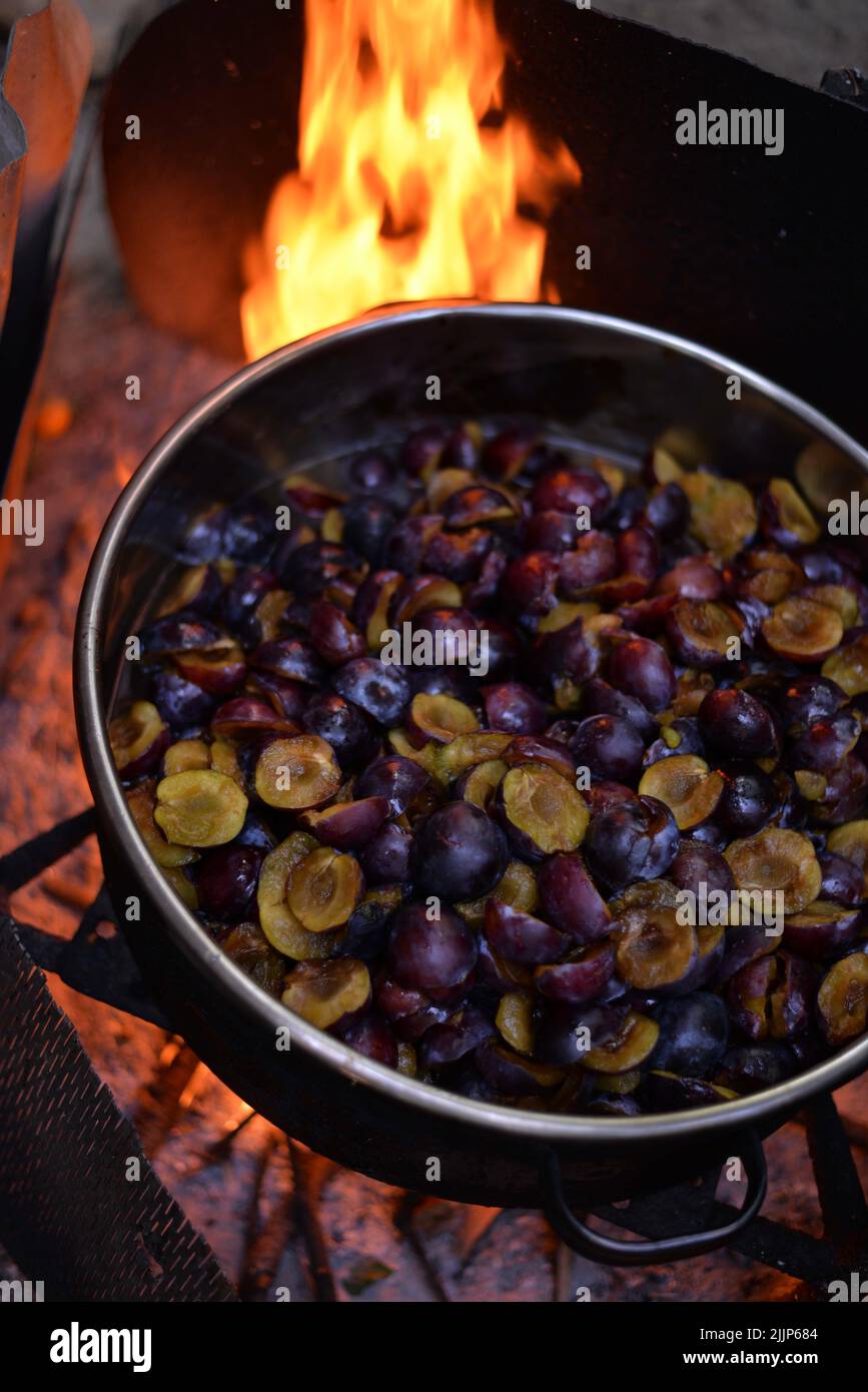 Cooked over fire hi-res stock photography and images - Alamy