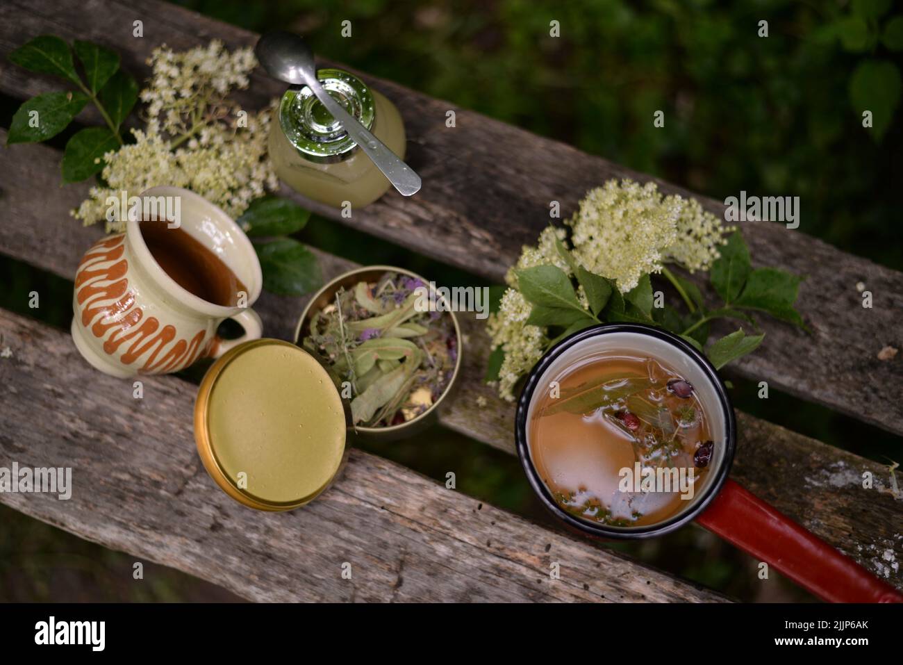 Hot flowers bench hi-res stock photography and images - Alamy