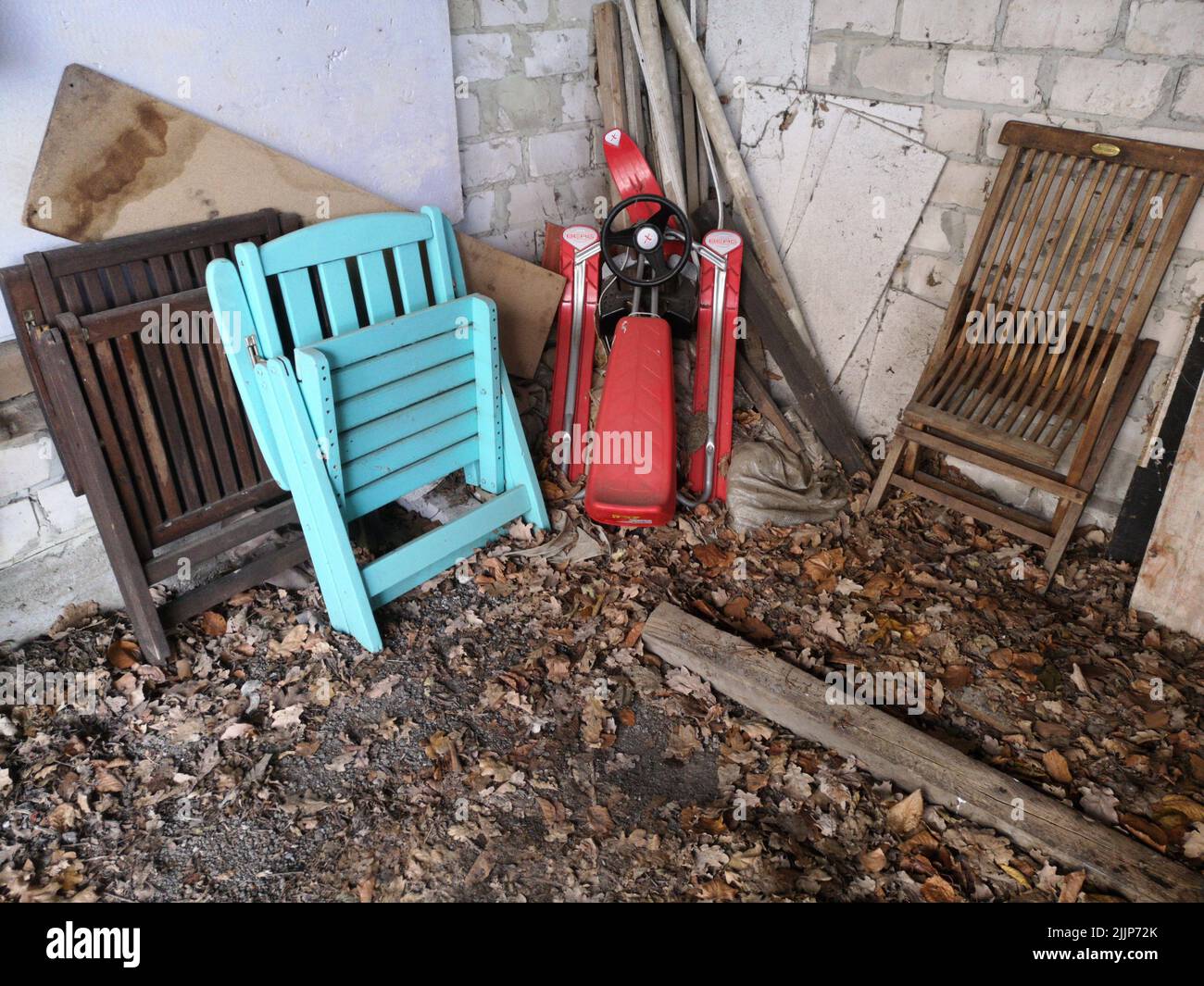 Messy wood wooden hi-res stock photography and images - Alamy