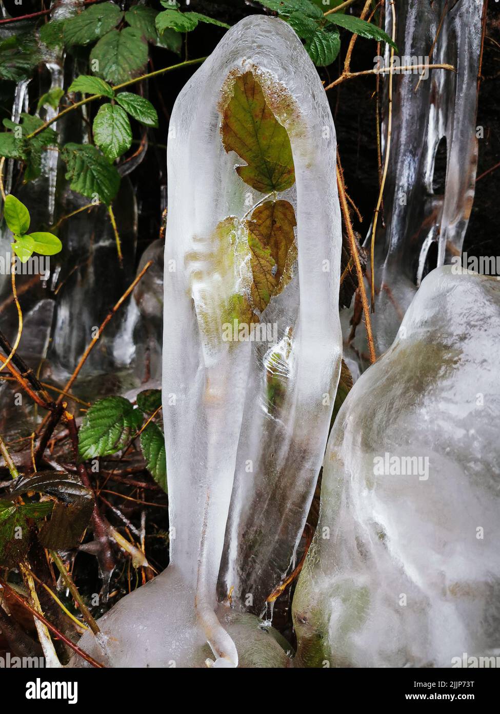 Vertical ice hi-res stock photography and images - Alamy