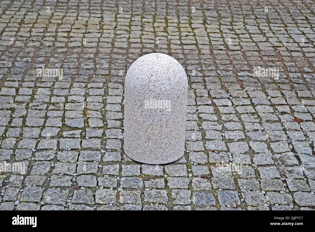 stone pylon barrier on the street, security diversity Stock Photo - Alamy