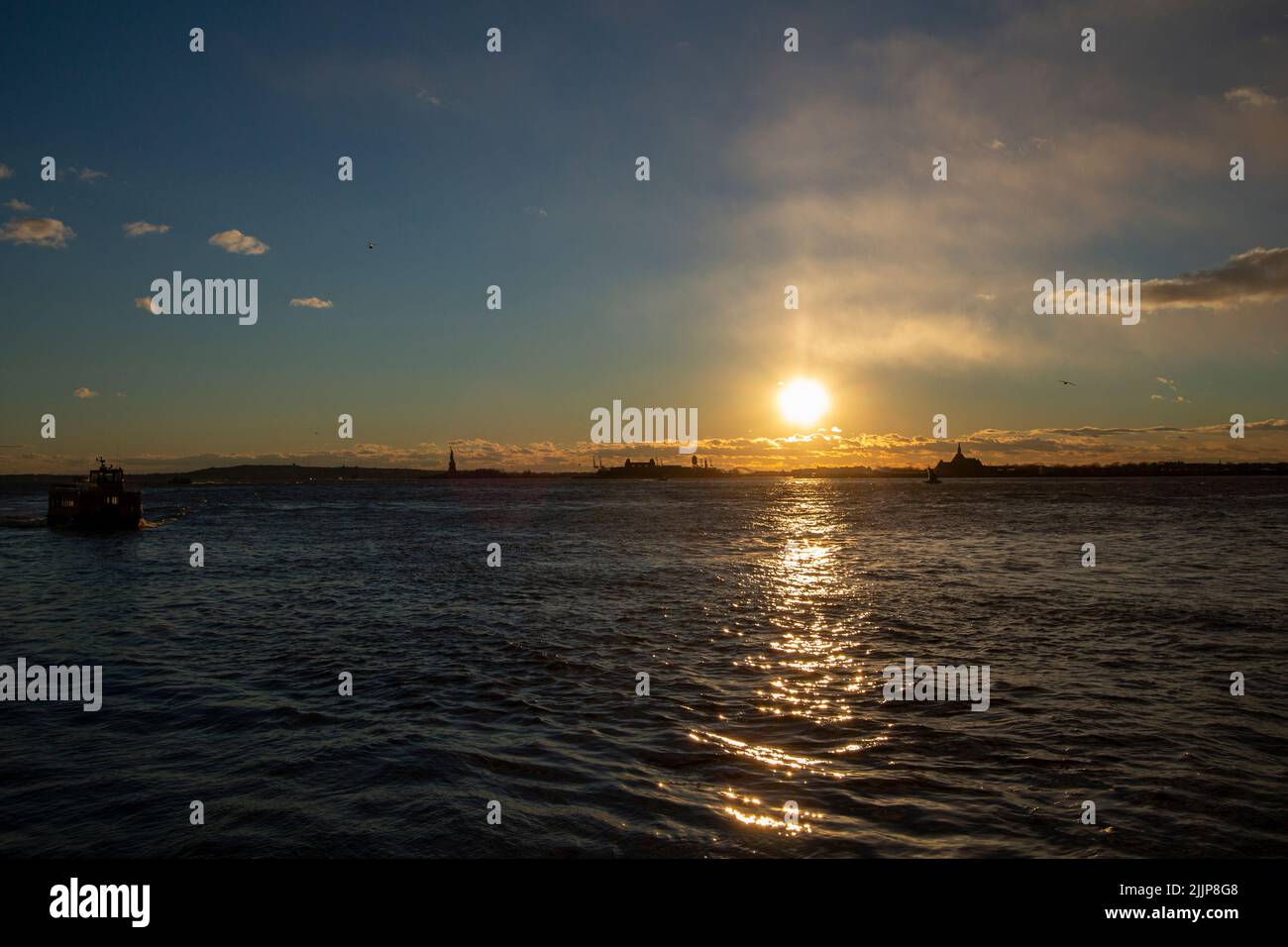 Rays of sun reflected hi-res stock photography and images - Alamy