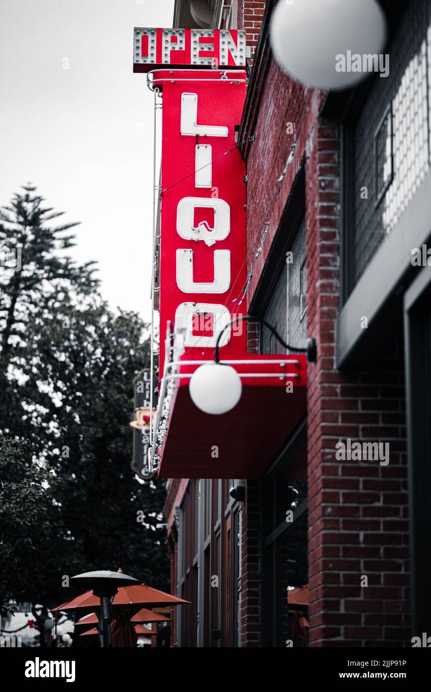 Liquor mart sign hi-res stock photography and images - Alamy