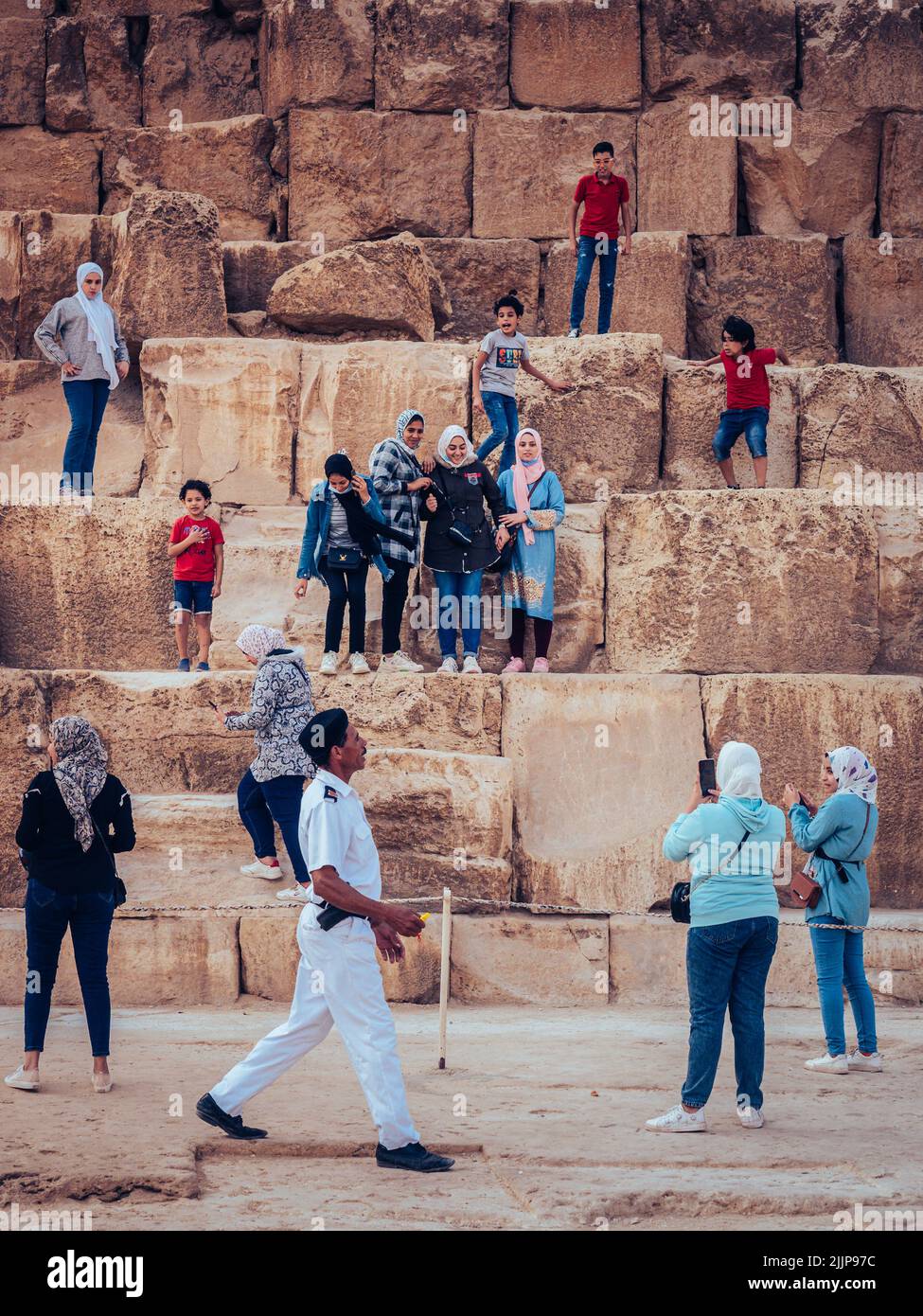 Construction of the great pyramid hi-res stock photography and images ...