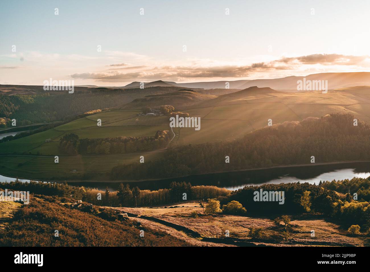 Sunset at Lady Bower reservoir in the Peak District National Park ...