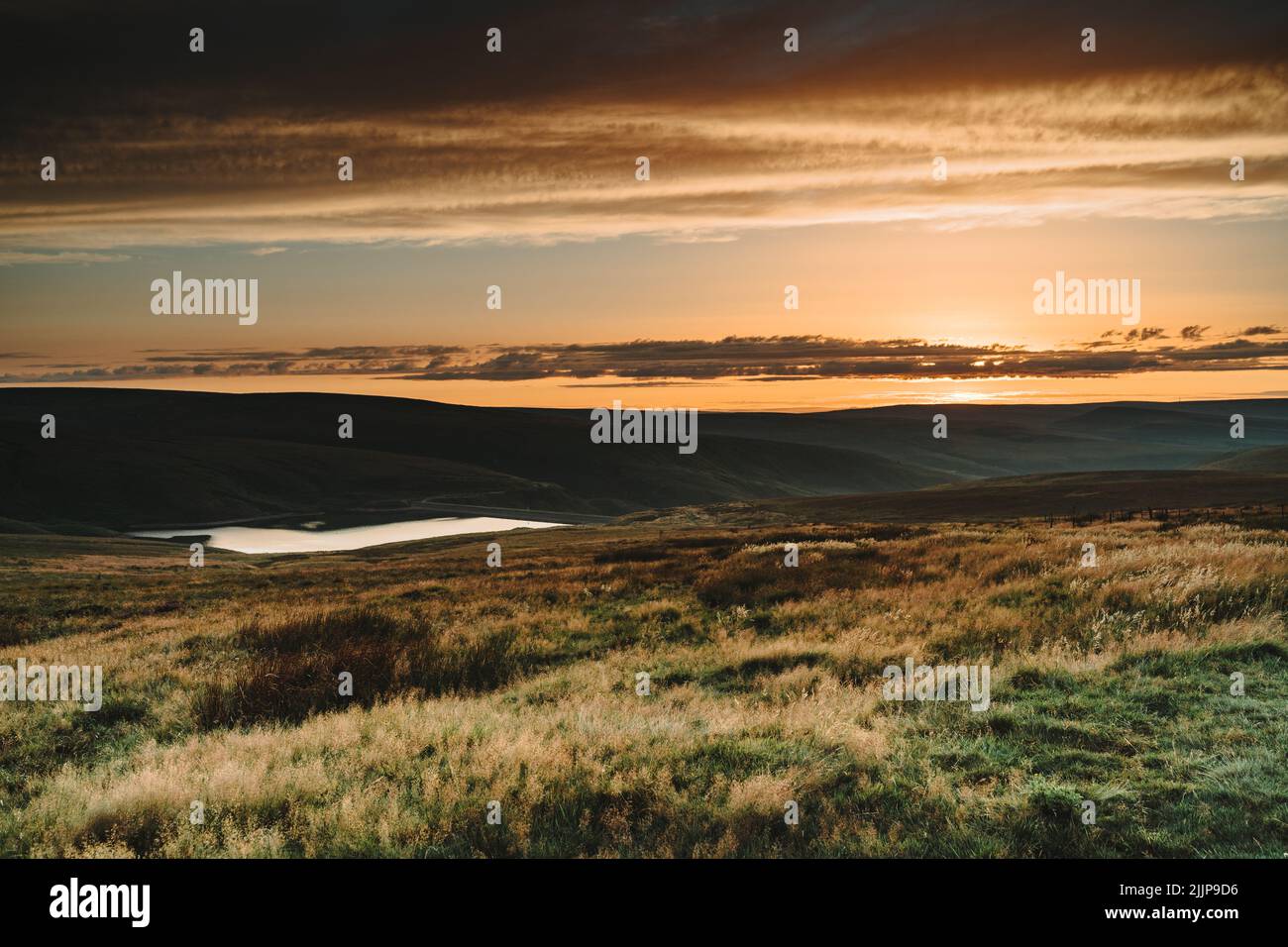 Wessenden Head Reservoir during sunset, view for the reservoir, Peak ...