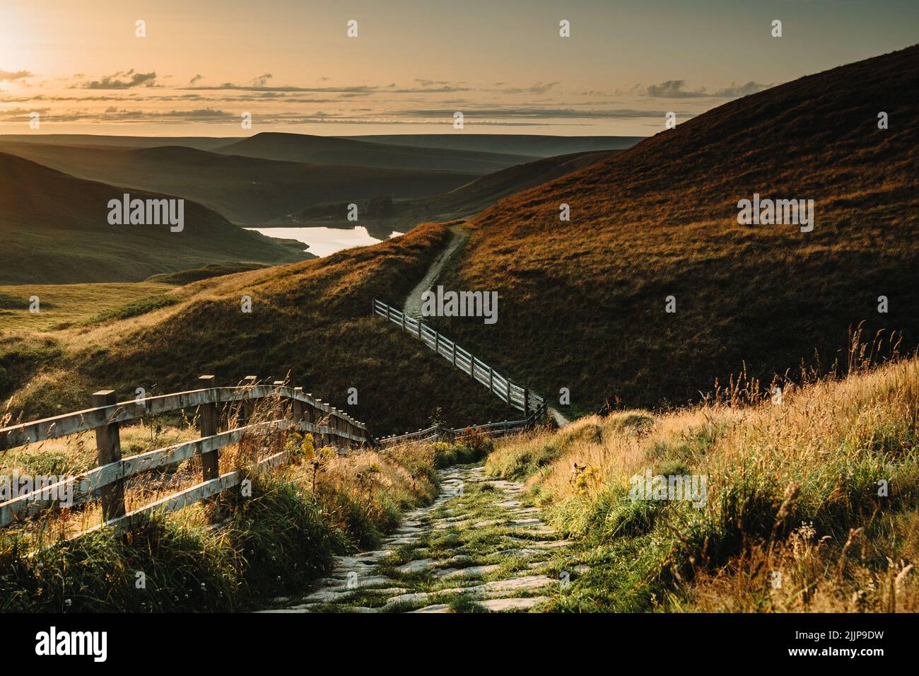 Wessenden Head Reservoir during sunset, view for the reservoir, Peak ...