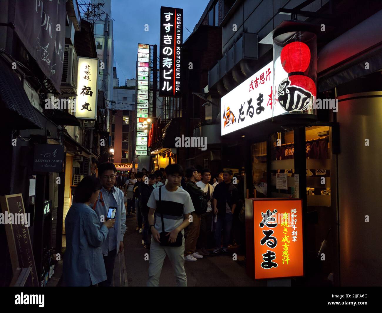 Susukino restaurant hi-res stock photography and images - Alamy