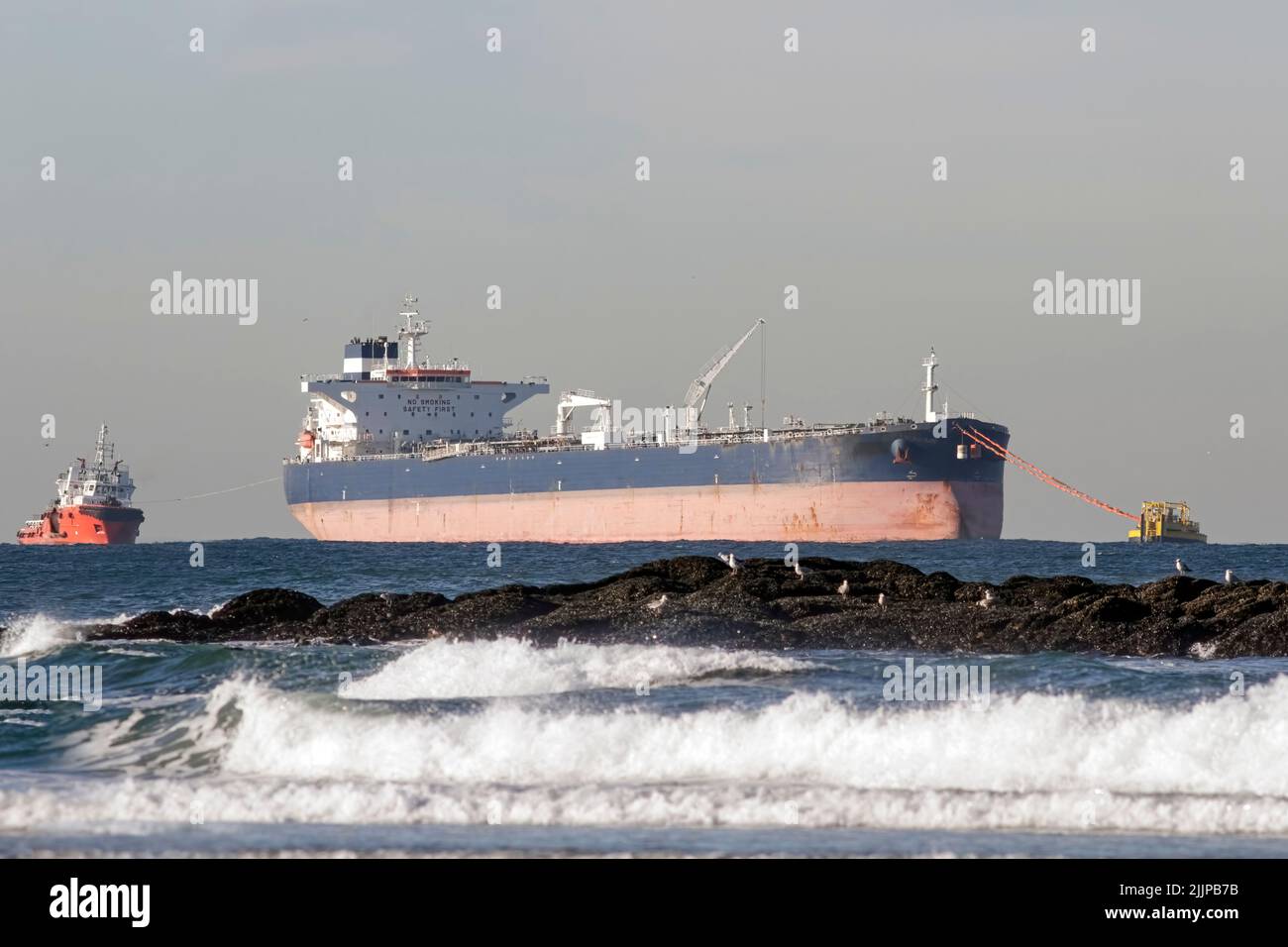 Oil tanker loading unloading hi-res stock photography and images - Alamy