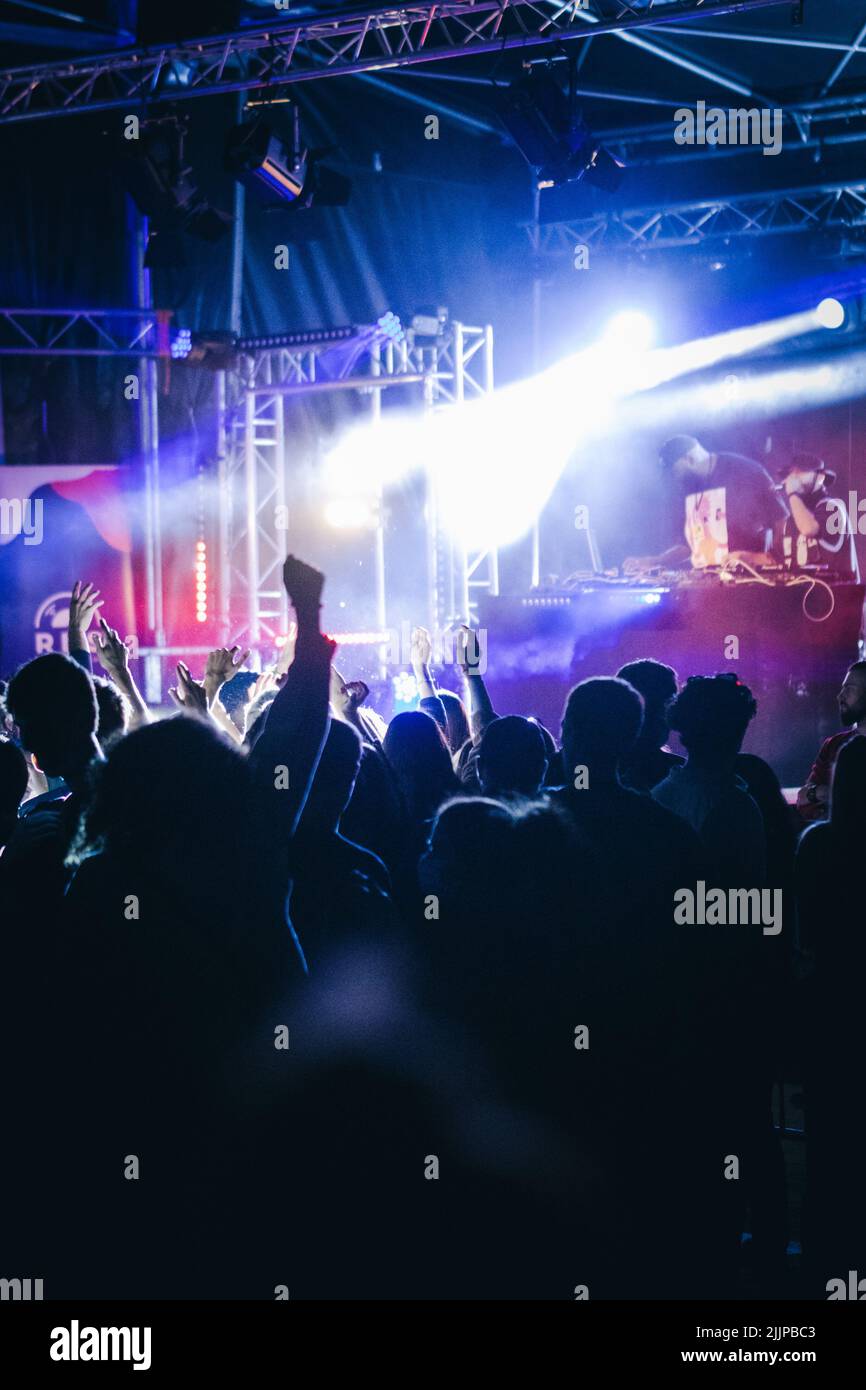 Music background crowd hi-res stock photography and images - Alamy