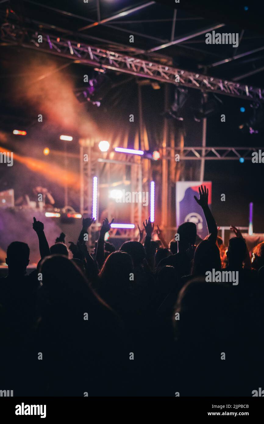 Music background crowd hi-res stock photography and images - Alamy