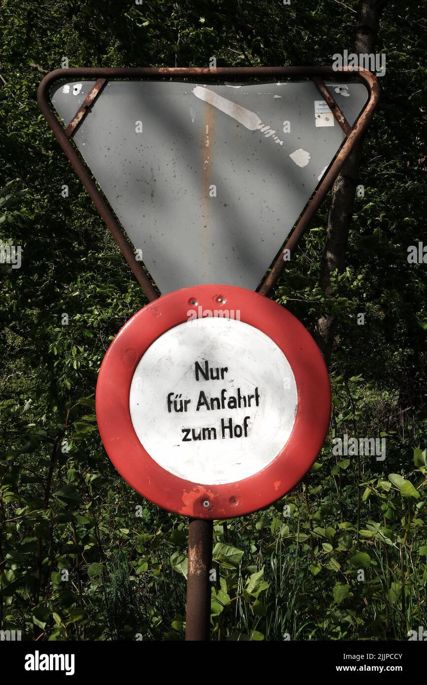 Red circle traffic sign hi-res stock photography and images - Alamy