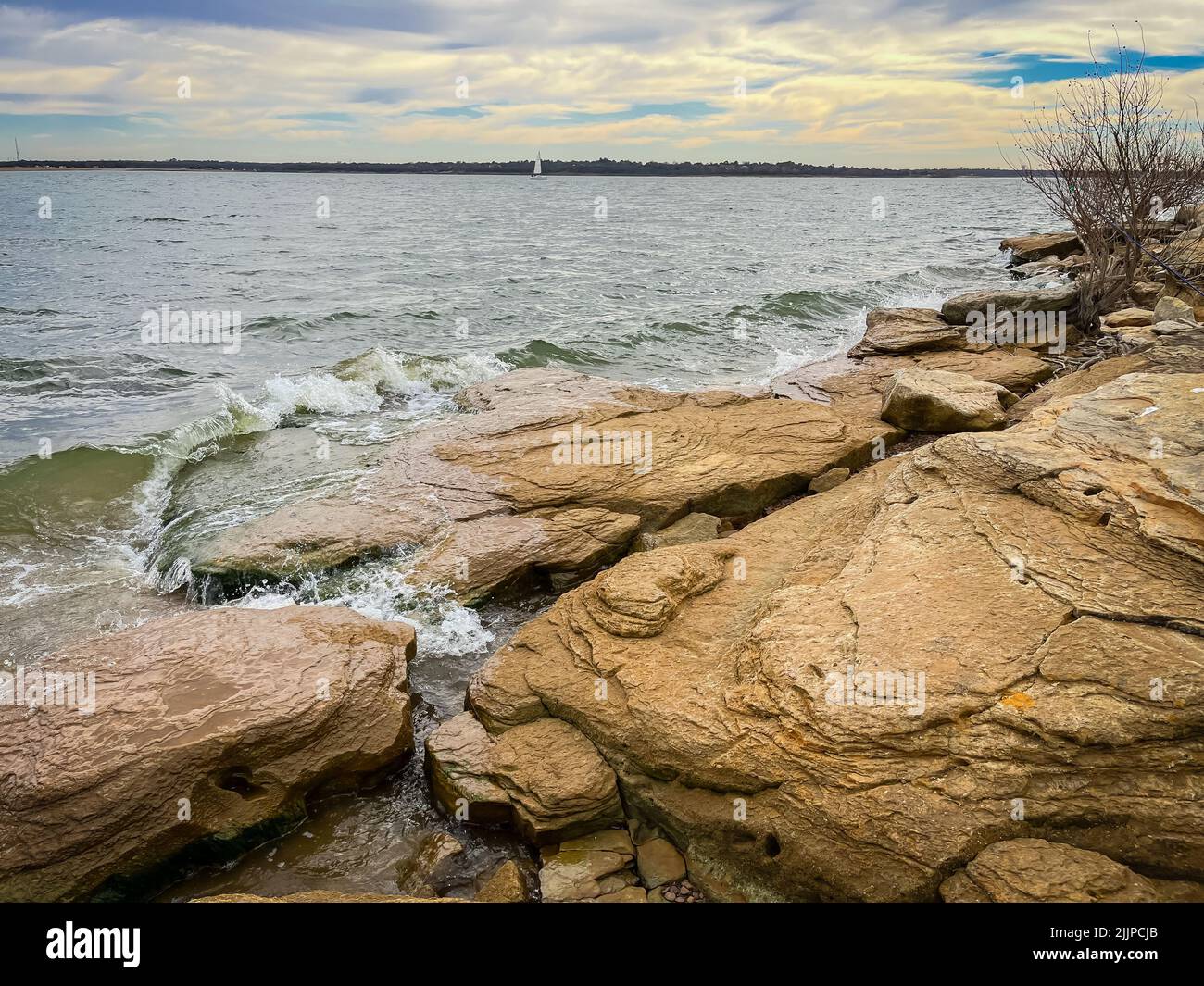 Strong waves along the rocky shoreline at Murrell Park on the North ...