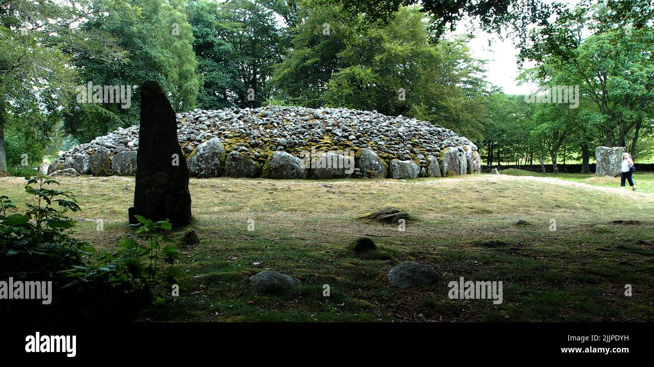 THE CAIRNS OF BALNUARAN OF CLAVA, SCOTLAND, 2006 PIC MIKE WALKER, 2006 ...