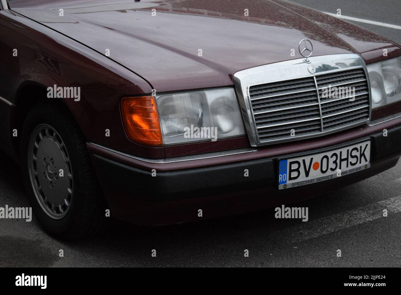 Dark red car hi-res stock photography and images - Alamy