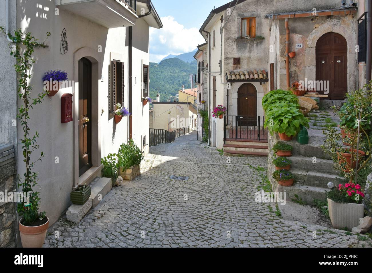 Scontrone hi-res stock photography and images - Alamy