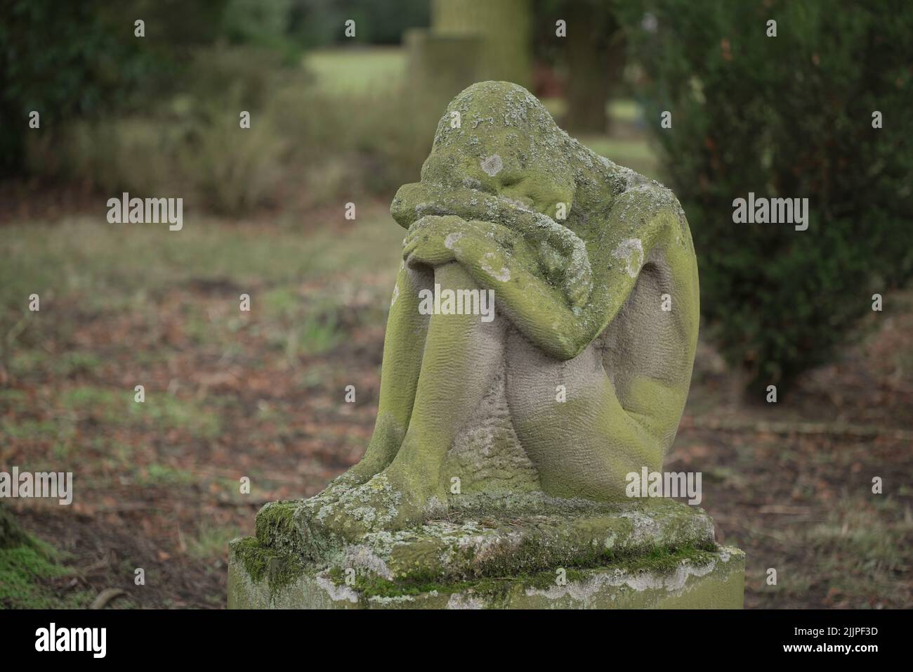 Statue of mourning hi-res stock photography and images - Alamy