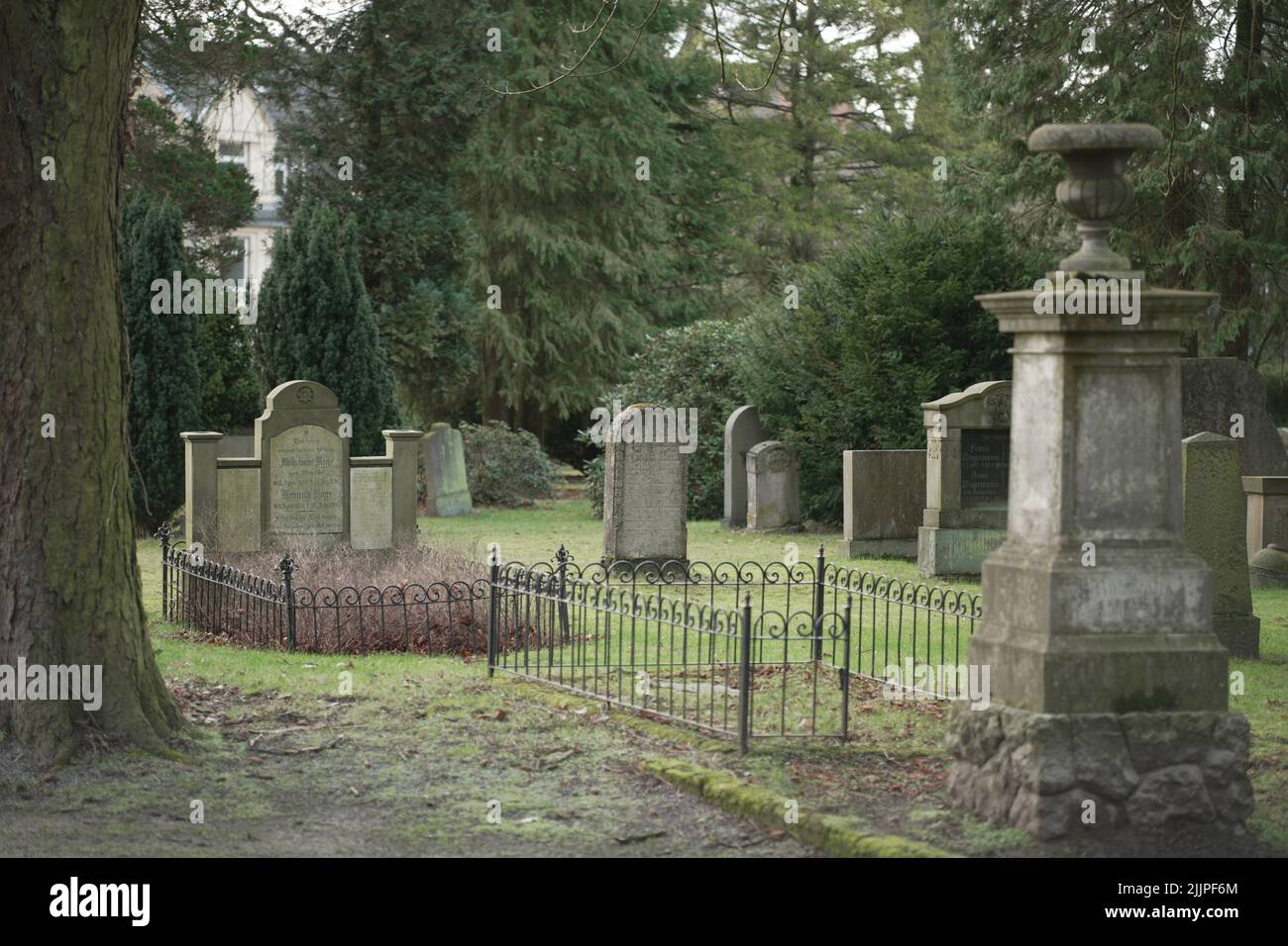 An old German cemetery in Osnabruck in daylight Stock Photo - Alamy