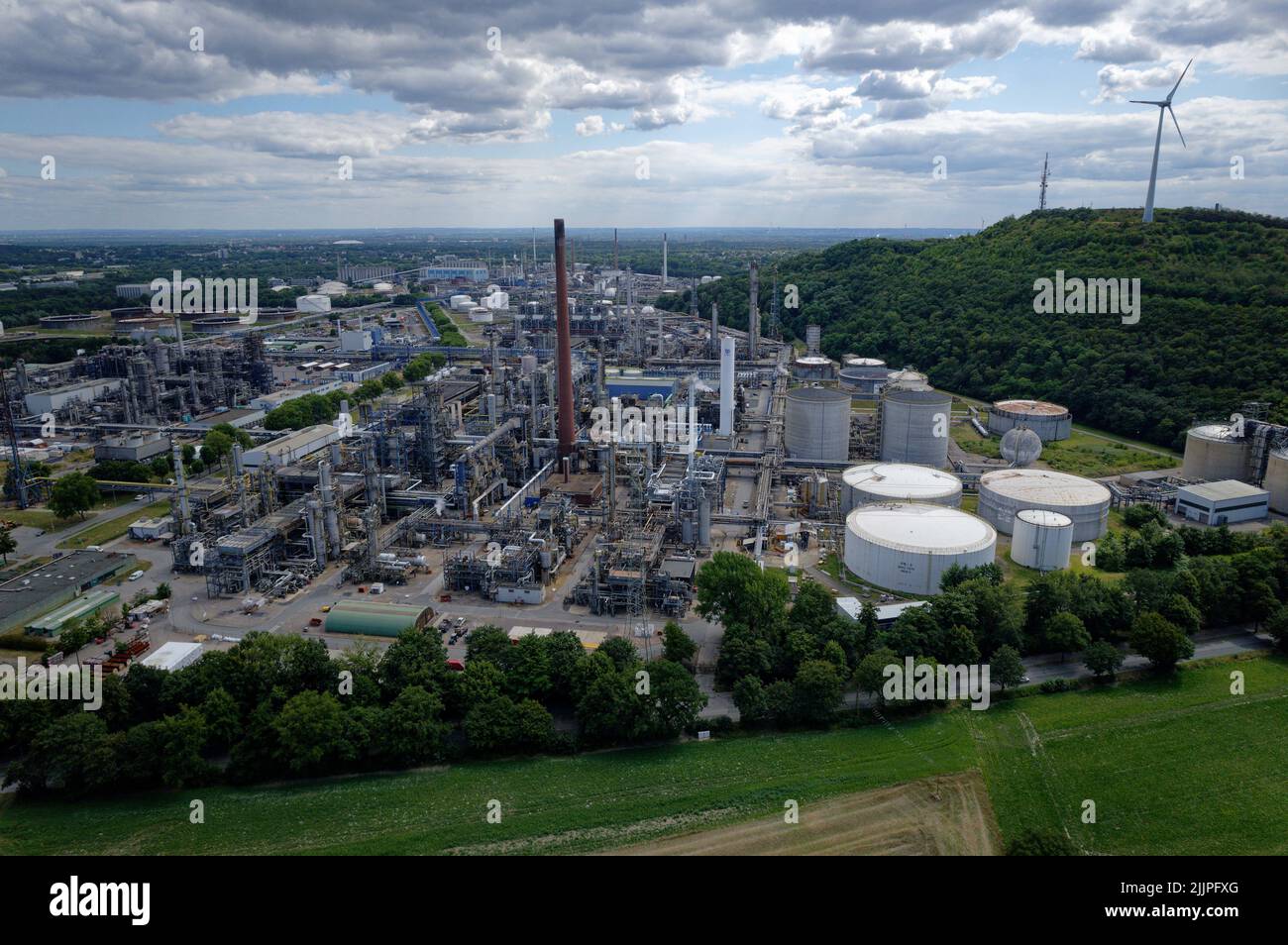 Gelsenkirchen, Germany. 14th Sep, 2017. The BP refinery facilities in ...