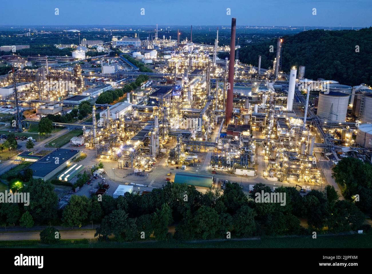 Gelsenkirchen, Germany. 14th Sep, 2017. The BP refinery facilities in ...