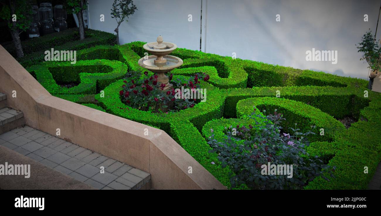 Shaped hedges hi-res stock photography and images - Alamy