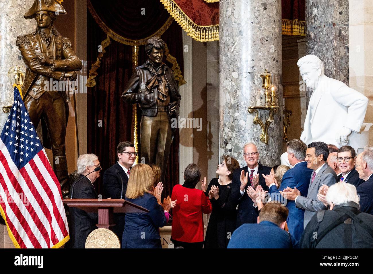 Statue unveiling dedication hi-res stock photography and images - Alamy