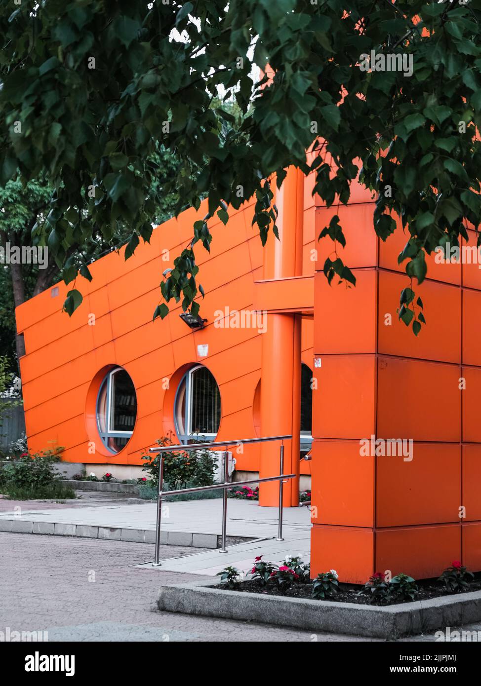 Unique building exterior design hi-res stock photography and images - Alamy
