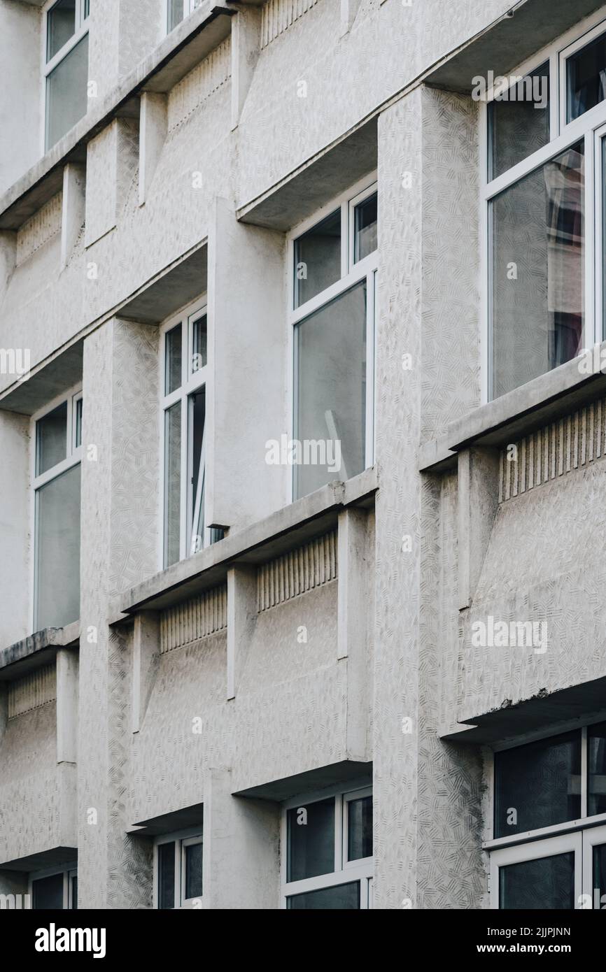 Residential building vertical hi-res stock photography and images - Alamy