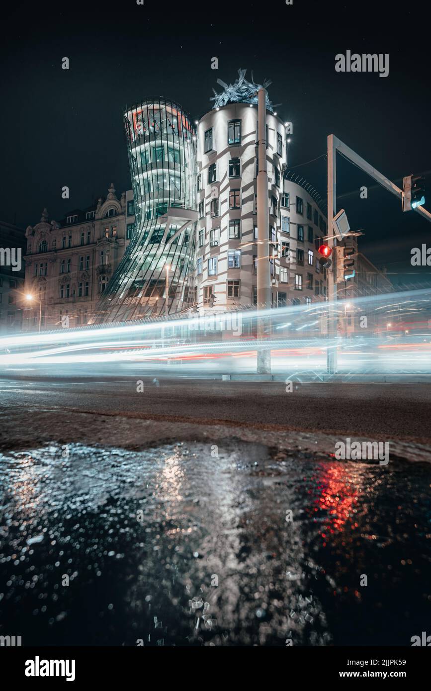 Vertical lighting hi-res stock photography and images - Alamy