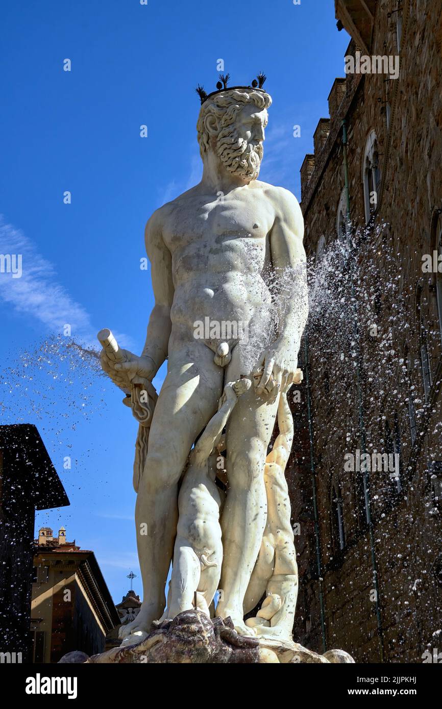 Statue neptune historic old hi-res stock photography and images - Alamy