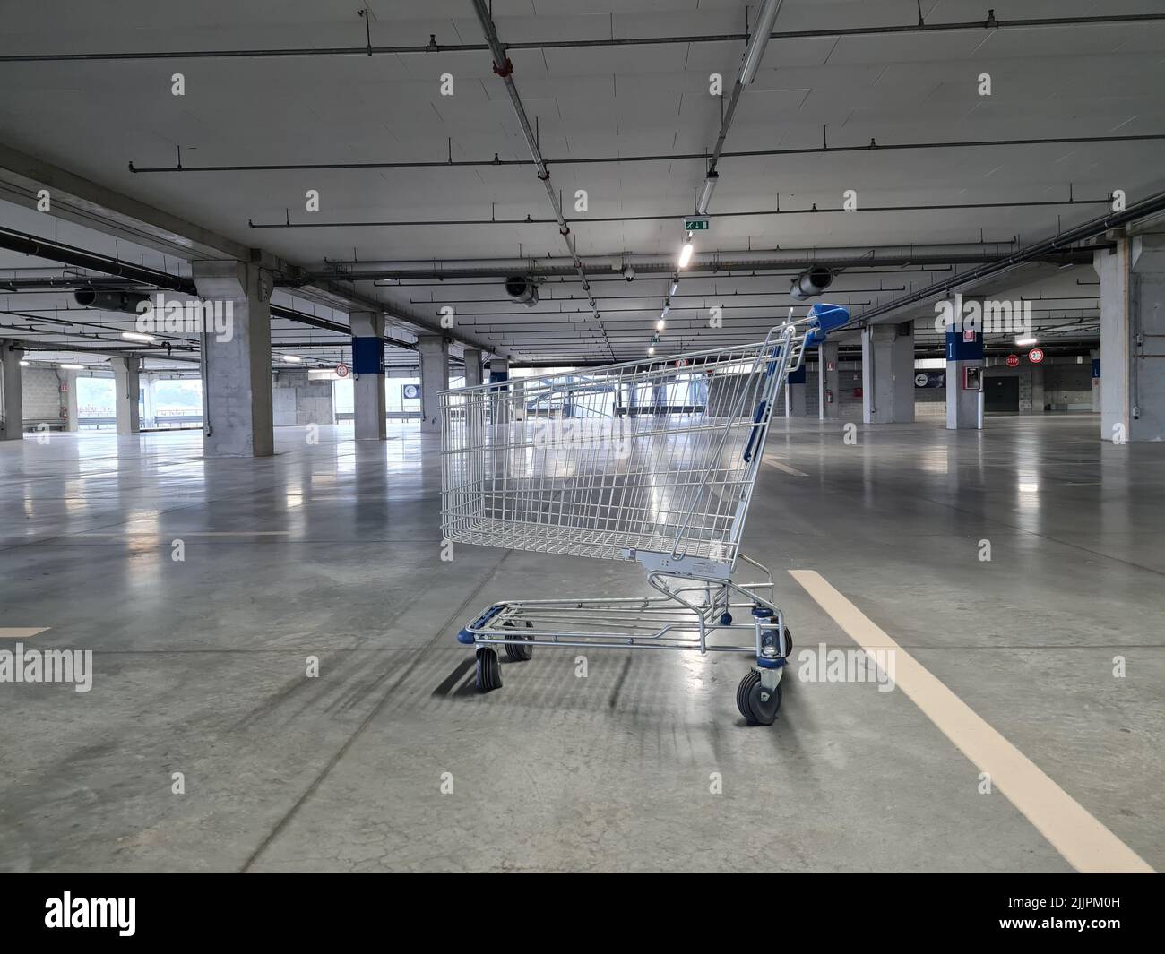 Empty metallic hi-res stock photography and images - Alamy