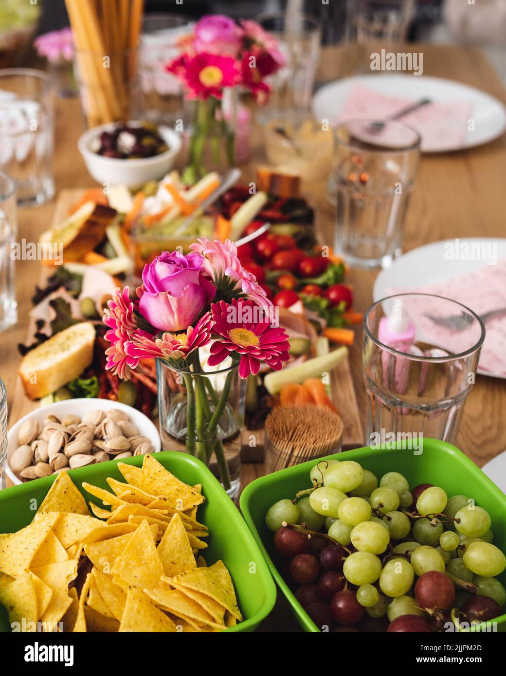 Pink Table set, baby shower table look ideas Stock Photo - Alamy