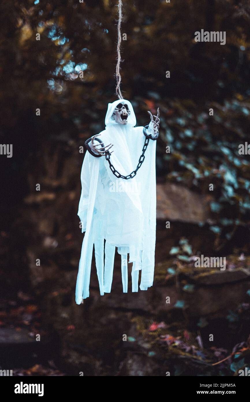 Hanging ghost hi-res stock photography and images - Alamy