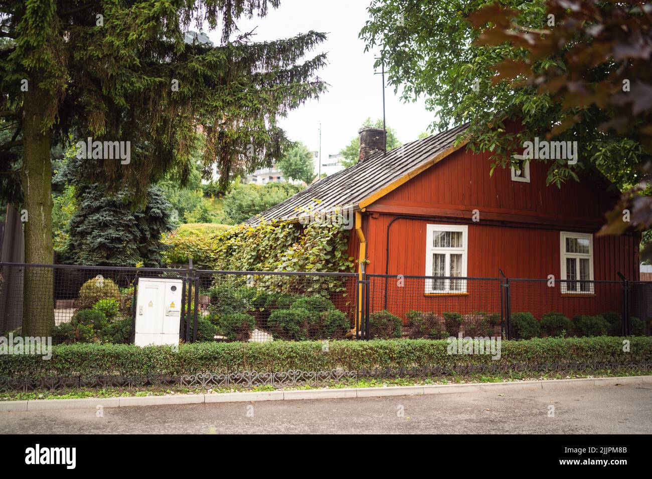 Garden red wooden house hi-res stock photography and images - Alamy