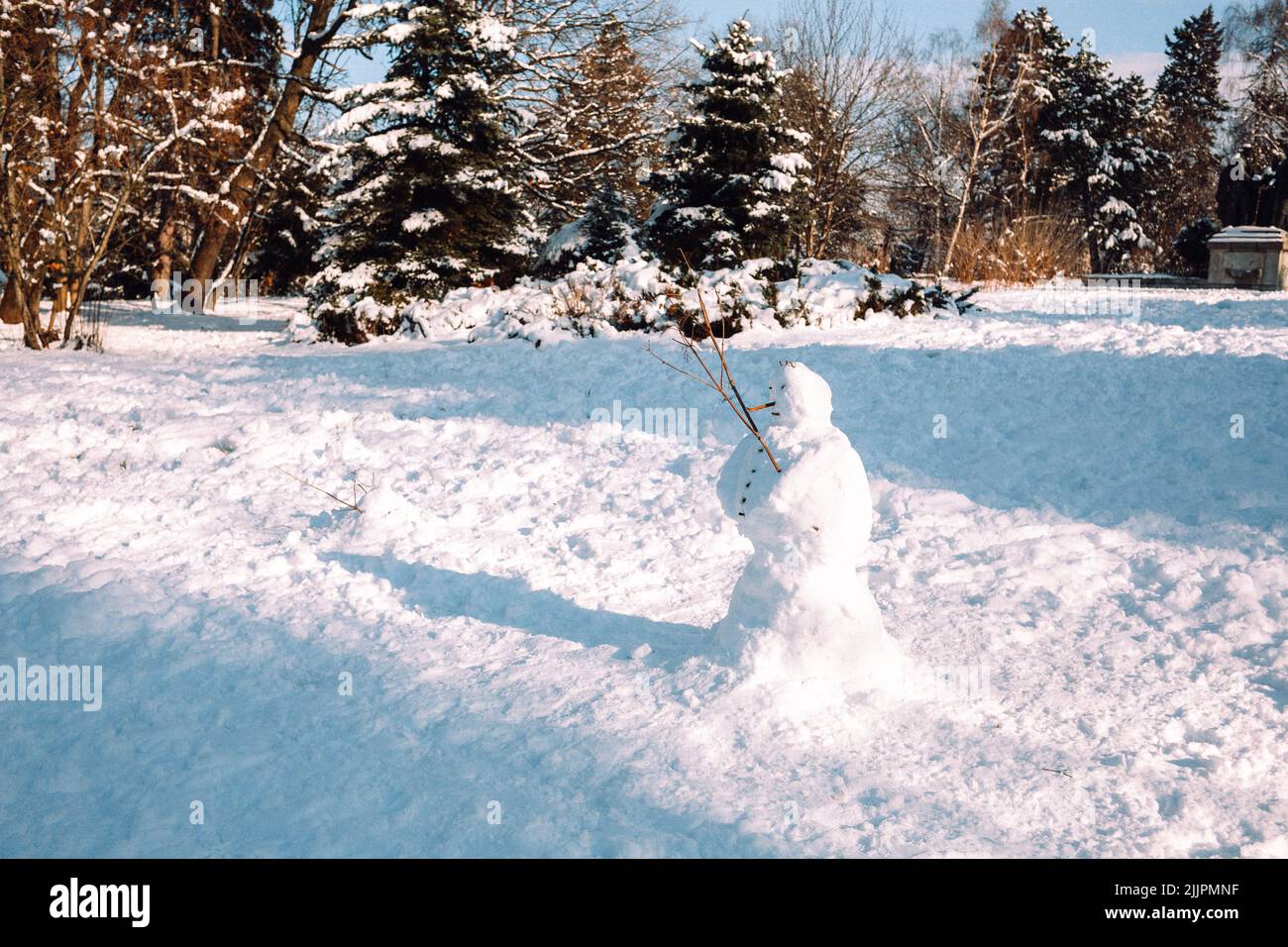 Snowman park hi-res stock photography and images - Alamy