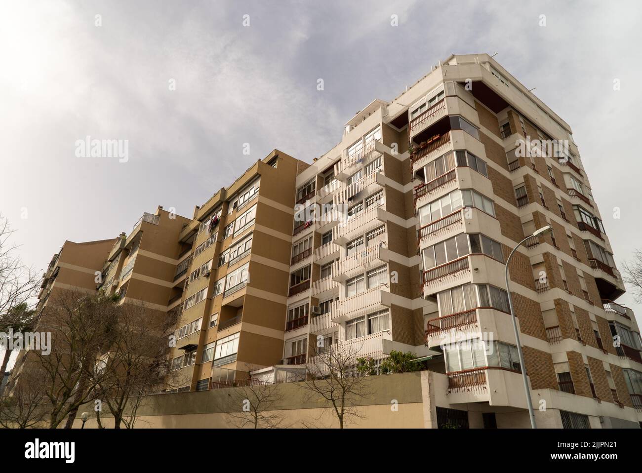 Beige and white facade hi-res stock photography and images - Alamy