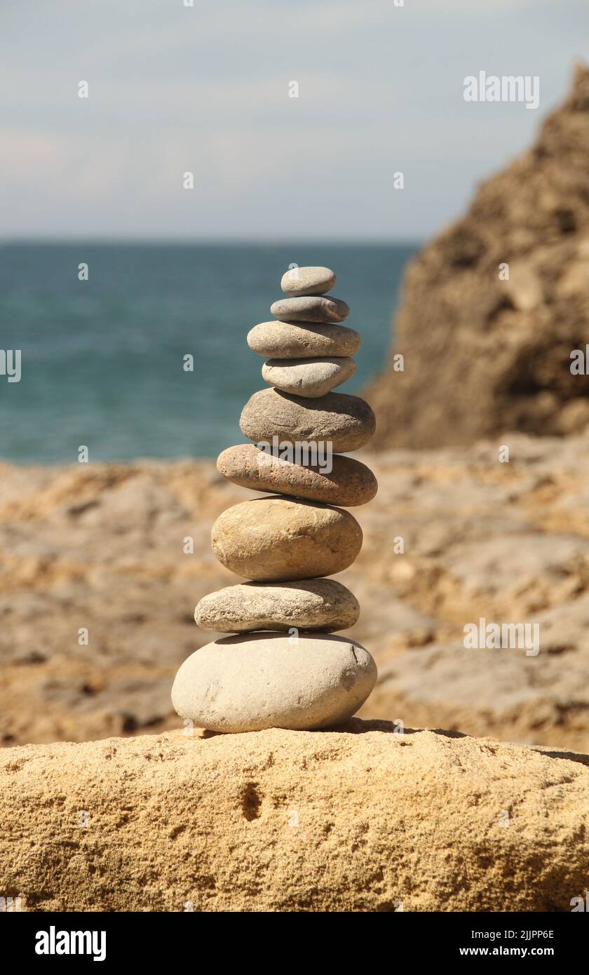 Balanced rocks hi-res stock photography and images - Alamy