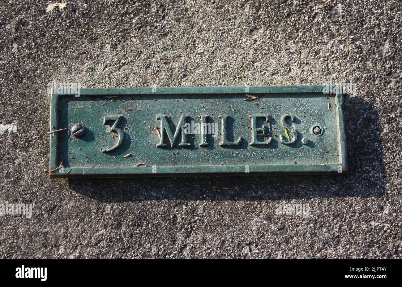3 miles hi-res stock photography and images - Alamy