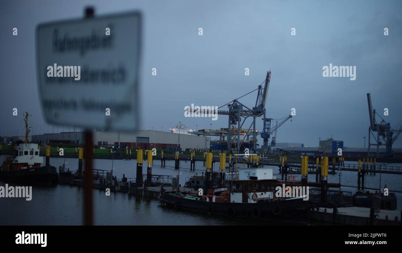 Bremen harbor hi-res stock photography and images - Alamy