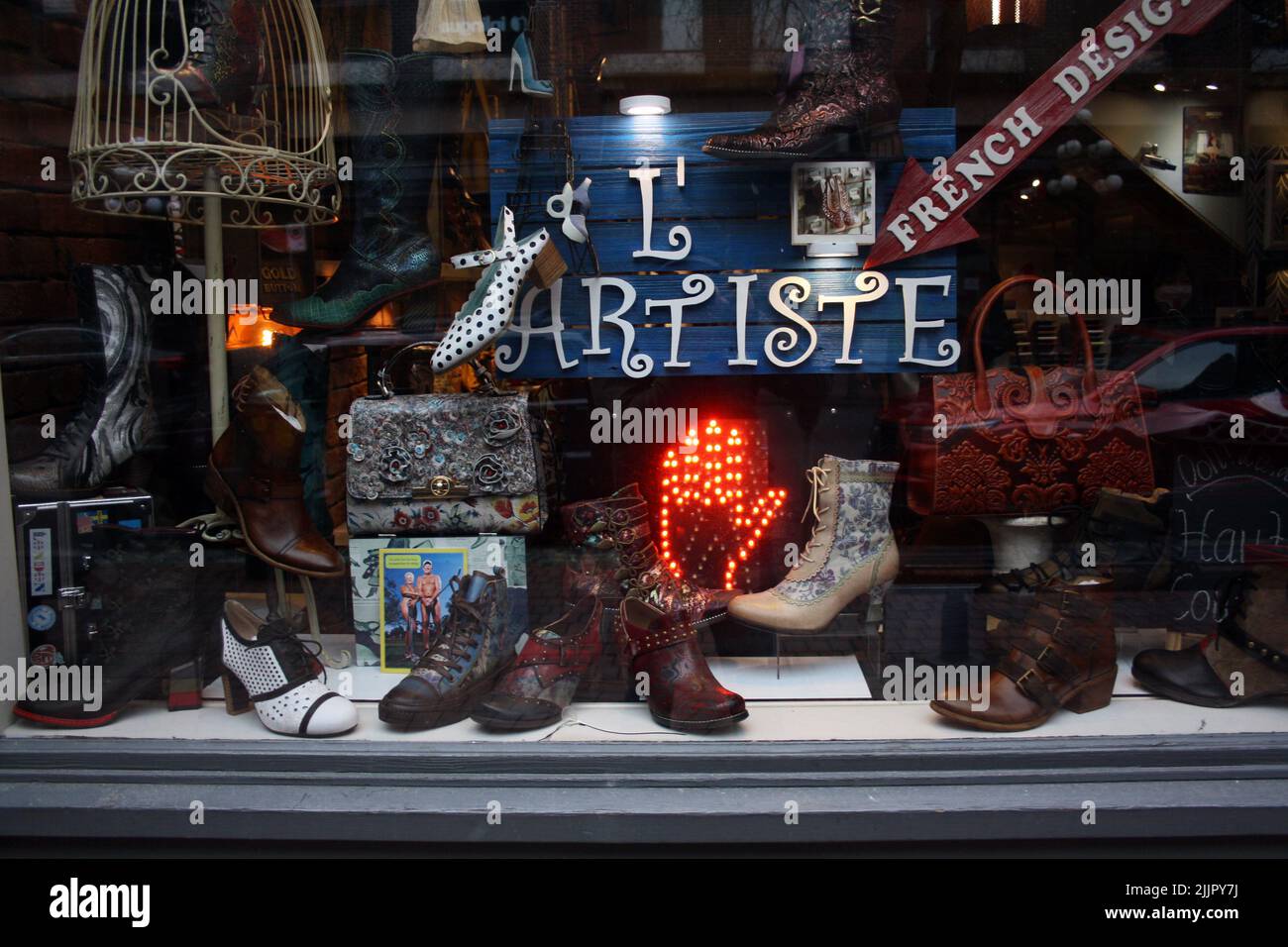 Shop window display shoes hi-res stock photography and images - Alamy