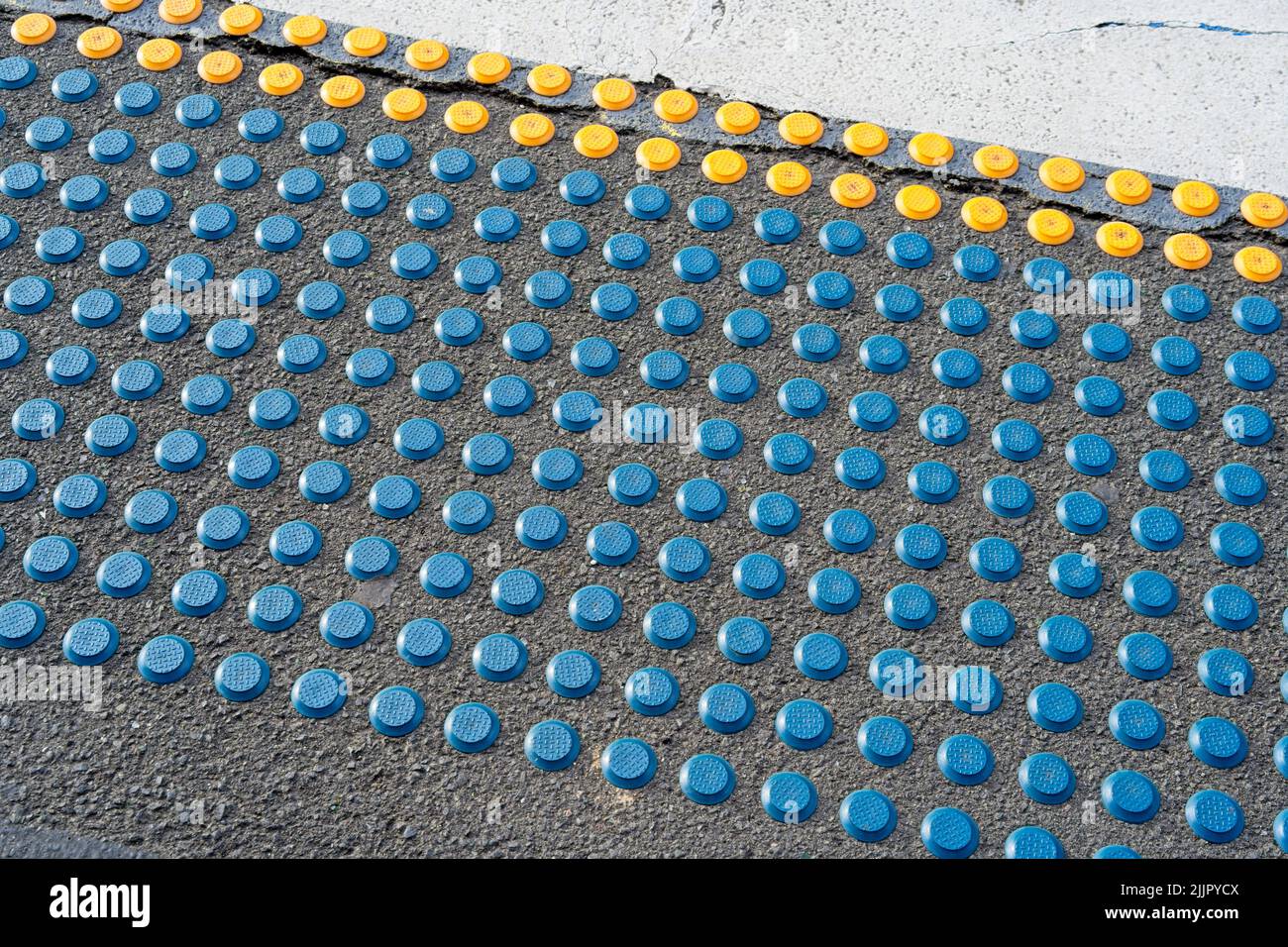 Tactile platform edge hi-res stock photography and images - Alamy
