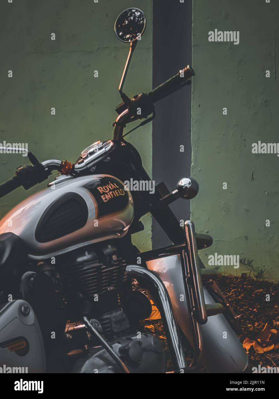 Royal enfield bike hi-res stock photography and images - Alamy