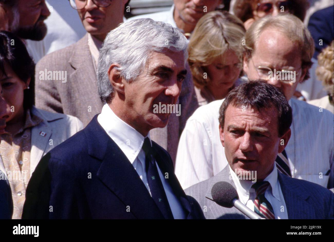 John DeLorean speaks to the media at U.S. Federal Courthouse in Los ...