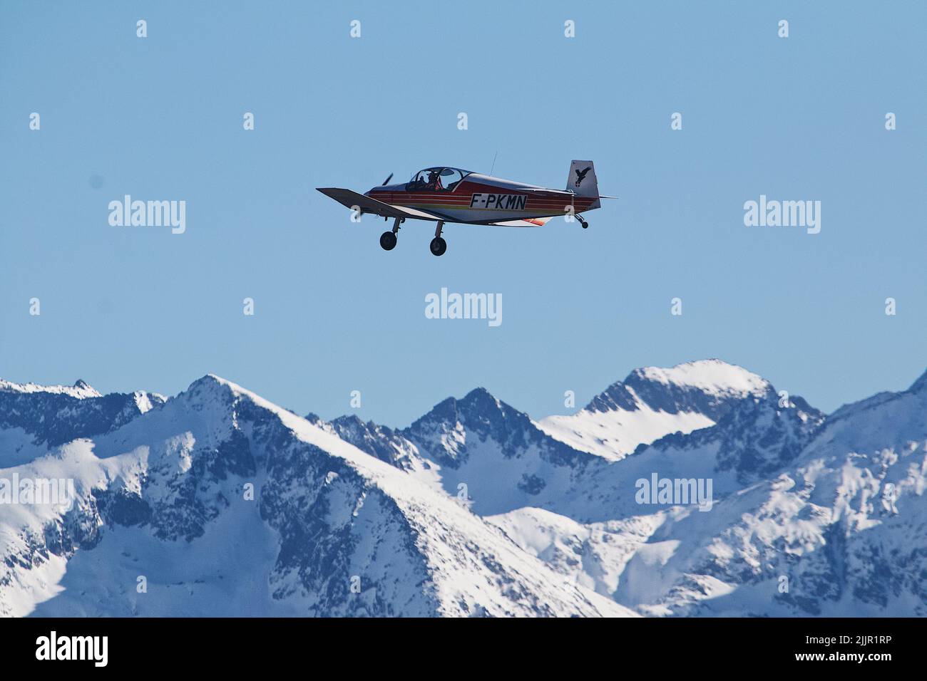 Jet air plane landing over hi-res stock photography and images - Alamy