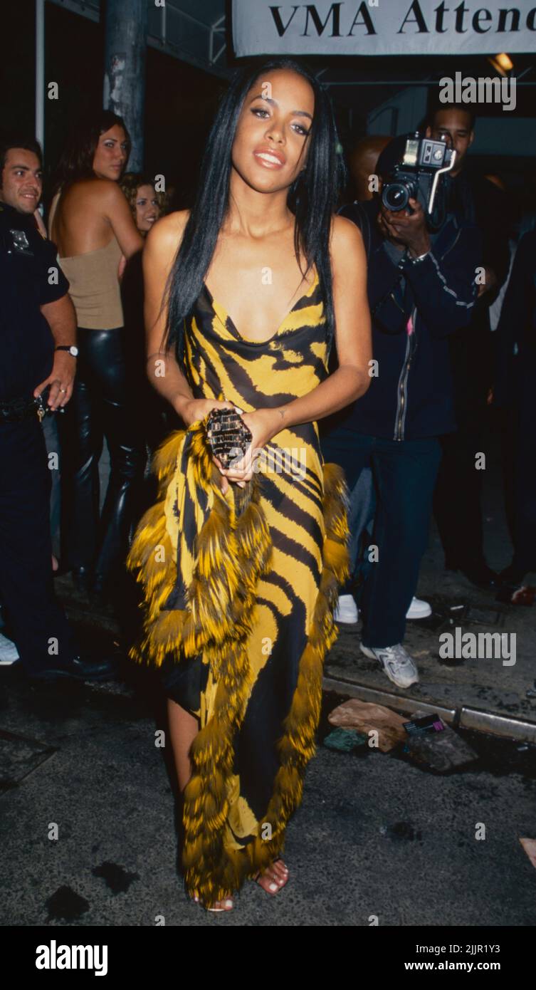 Aaliyah attends MTV's Video Music Awards after-party at Twirl in New ...