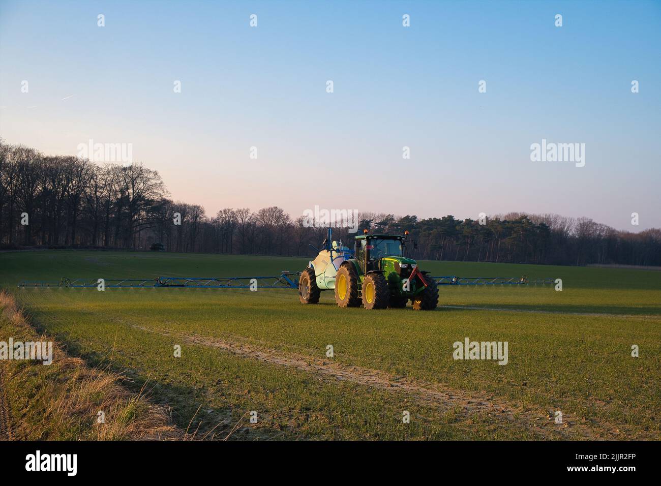 Fertilizer spreading machine hi-res stock photography and images - Alamy