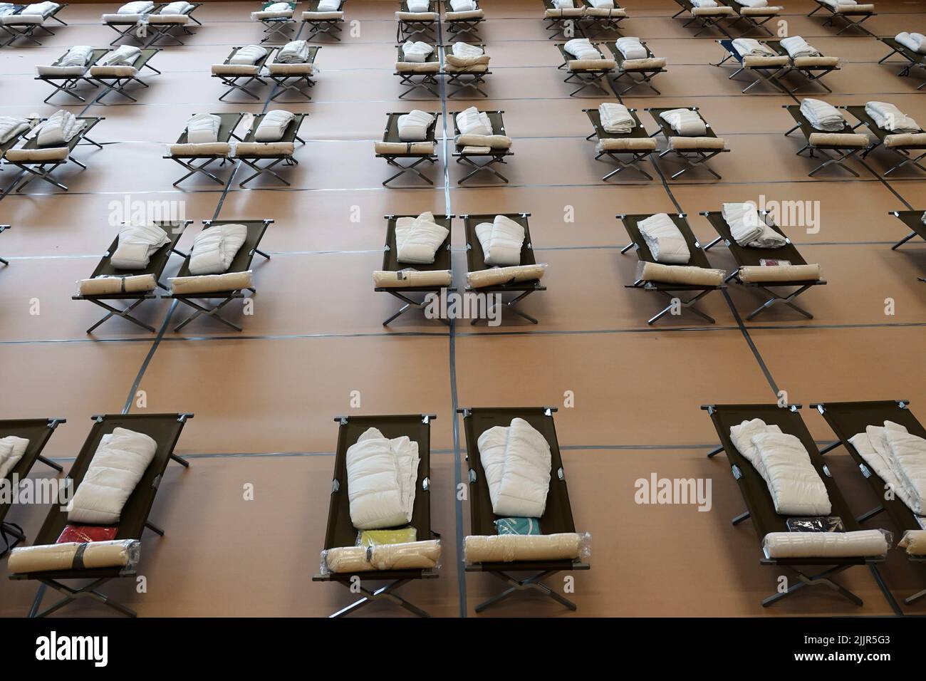 Hamburg, Germany. 27th July, 2022. Camp beds stand in an emergency ...