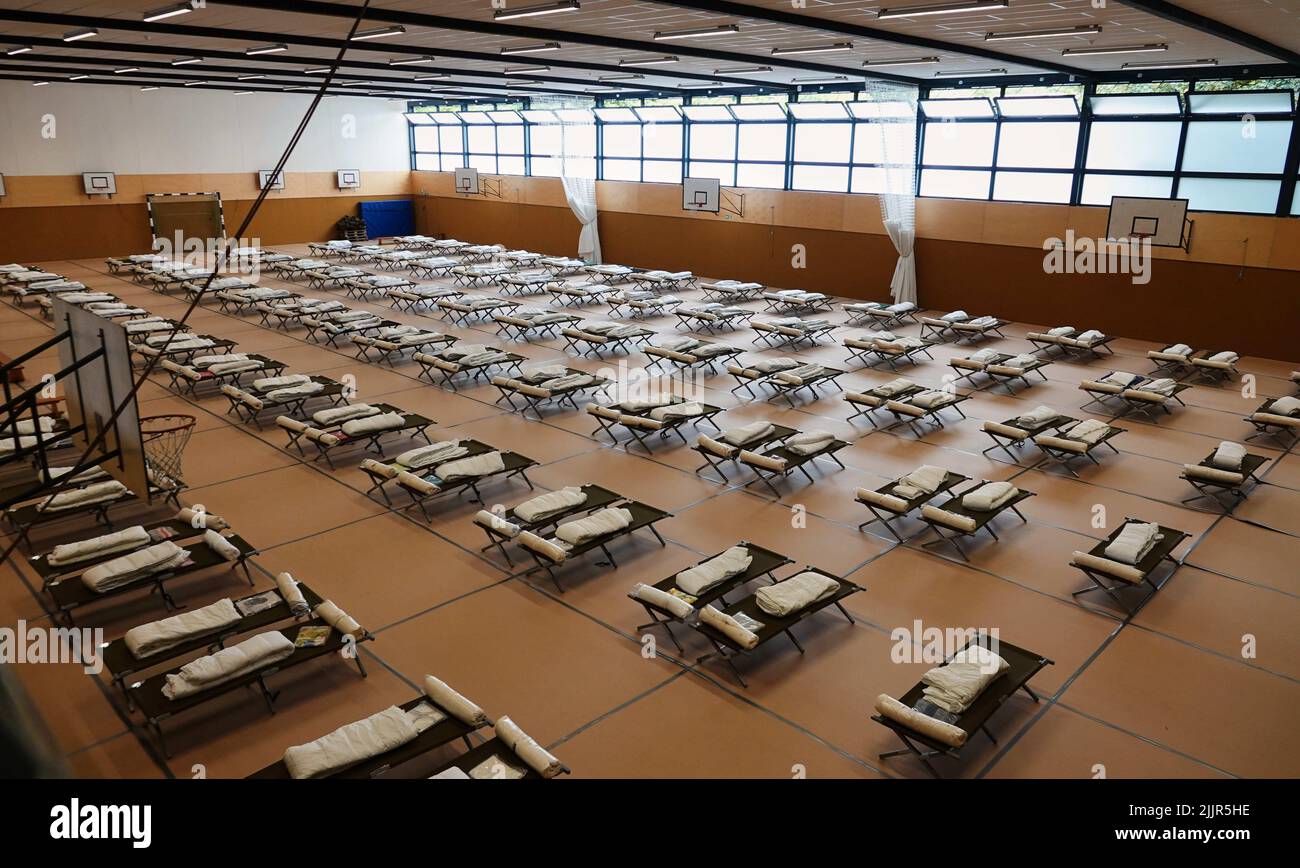 Hamburg, Germany. 27th July, 2022. Camp beds stand in an emergency ...