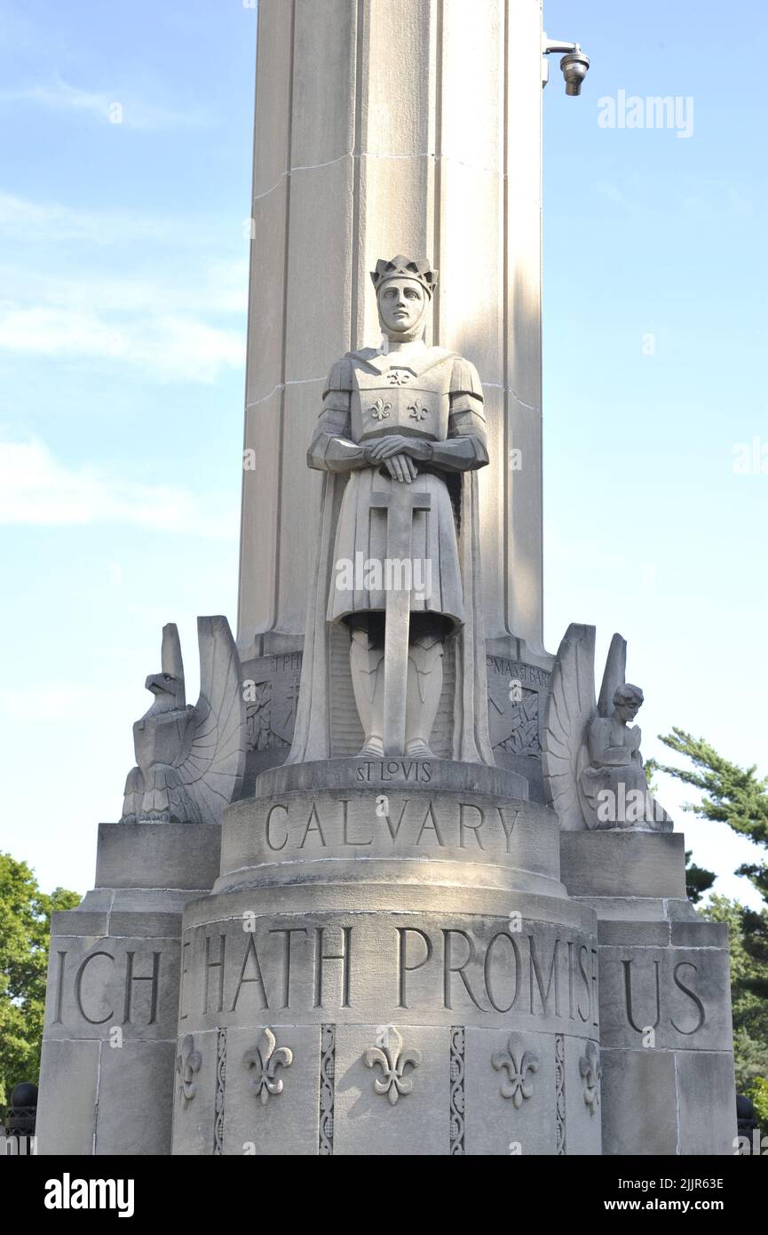 A vertical shot of the statue entrance at Calvary Cemetery in Saint ...